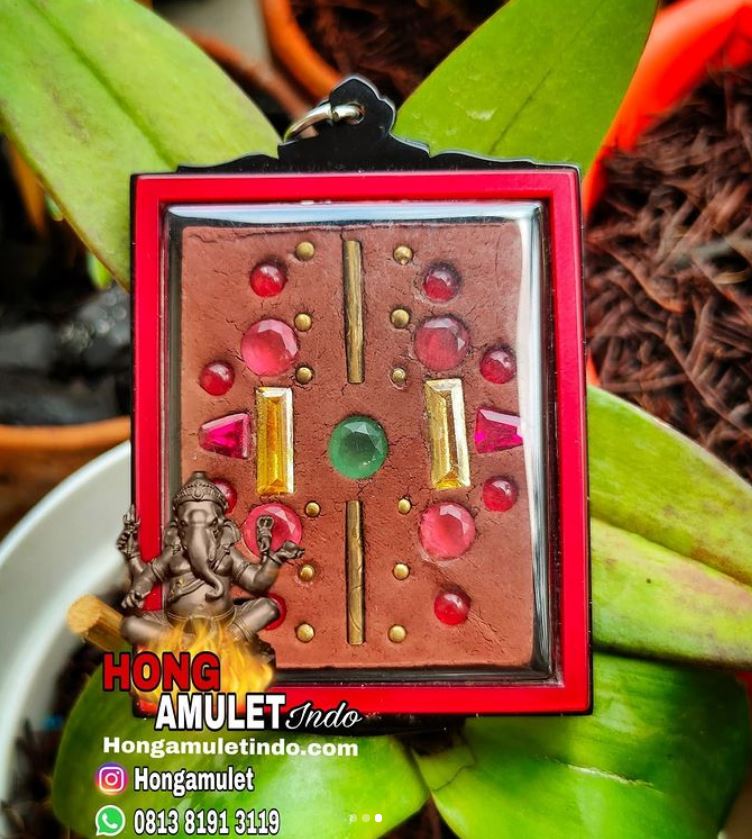 Thai Amulet King of Butterfly Blessing Kruba Krissana dengan batu Ruby Asli